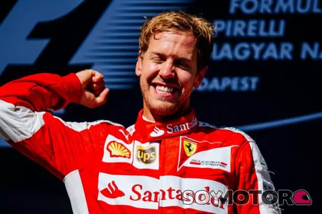 Sebastian Vettel lori podium ni Hungary - LaF1.es