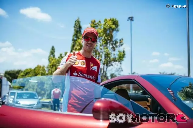 Sebastian Vettel arrive sur le circuit de Sepang - LaF1