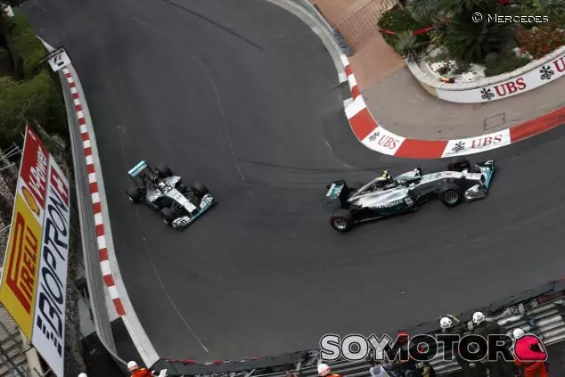 Nico Rosberg o flaen Lewis Hamilton yn Feddyg Teulu Monaco 2014 - LaF1