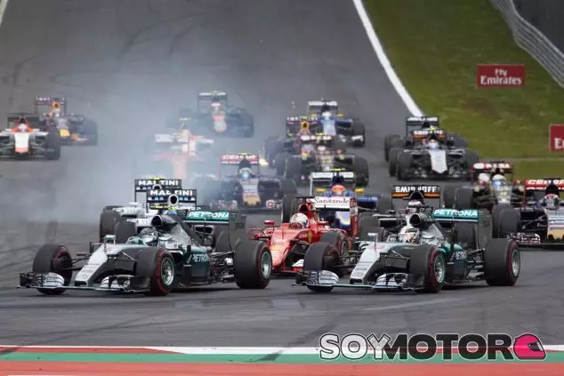 Rosberg går om Hamilton i starten av Österrikes GP - LaF1