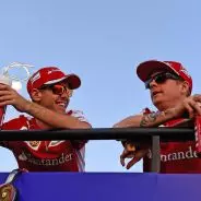 Sebastian Vettel beszélget Kimi Raikkönennel - LaF1.es