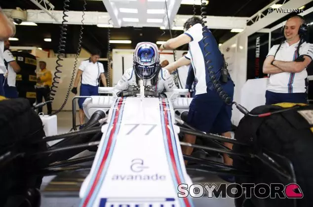 Valtteri Bottas ag fágáil an FW37 - LaF1.es