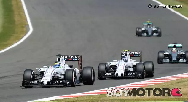 Felipe Massa e Valtteri Bottas nas primeiras voltas da corrida, em dupla formação - LaF1