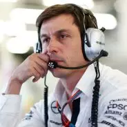 Tá Wolff ag súil go bhfanfaidh Bottas ag Williams - LaF1