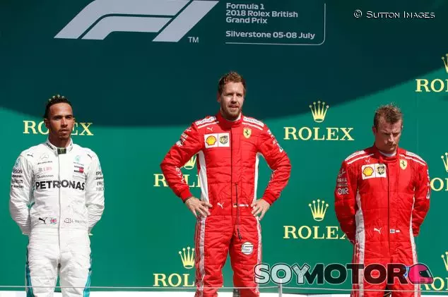 Lewis Hamilton, Sebastian Vettel ati Kimi Raikkonen ni Silverstone