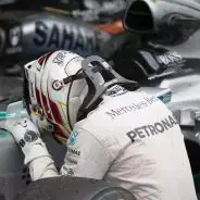 Hamilton betanket de auto dy't him direkt nei syn trije kear kampioenskip bringt - LaF1
