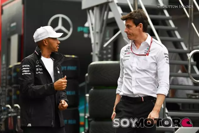 Lewis Hamilton și Toto Wolff la Red Bull Ring