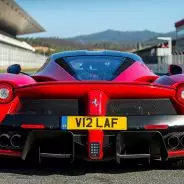 V12 LAF номеры бик теләгән, чөнки ул двигательне һәм LaFerrari - SoyMotor исемен күрсәткән.