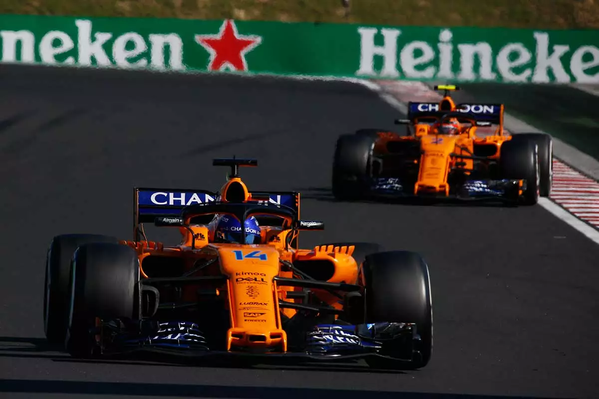 Hamilton ora menehi seprapat lan menang ing Hongaria, Alonso lan skor Sainz 5439_3