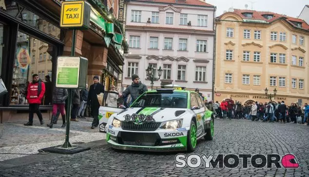 Skoda Fabia R5: ang pinakakarera ng Christmas taxi