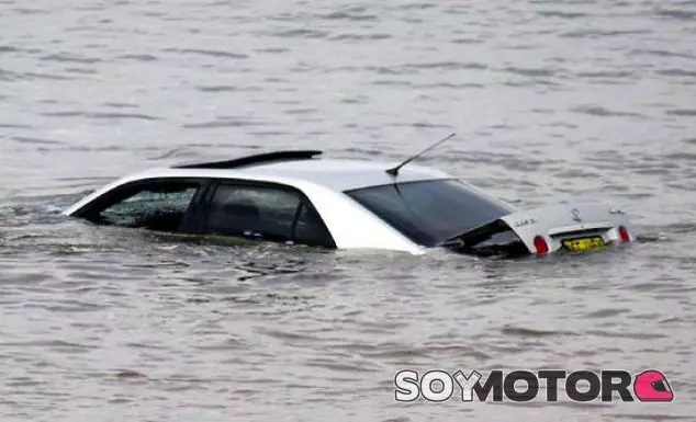 Cadi con la tua auto in acqua e puoi raccontarlo