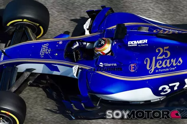 Charles Leclerc in the post-season tests in Abu Dhabi with Sauber - SoyMotor