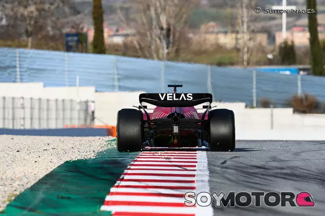 Ferrari sinovlarni o'ng oyog'ida boshlaydi va Alonso "urdi"