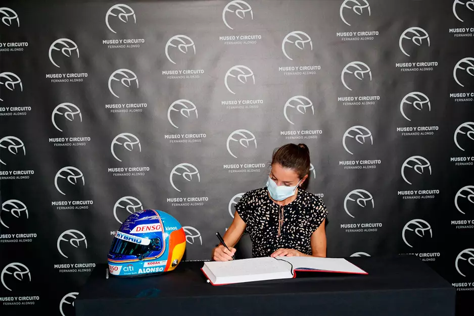 letizia-casco-alonso-soymotor.jpg