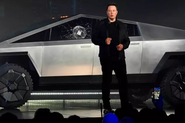 Elon Musk dina unveiling tina Tesla Cybertruck