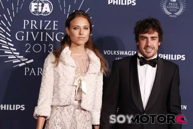 Fernando Alonso pẹlu Dasha Kapustina, lana ni Paris - LaF1