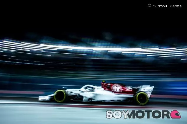 I-Sauber kwi-Pit Lane yase-Singapore-SoyMotor.com