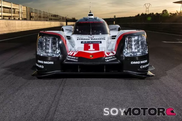 Chris Harris setur sjálfan sig undir stjórn Porsche 919 Hybrid í Aragon