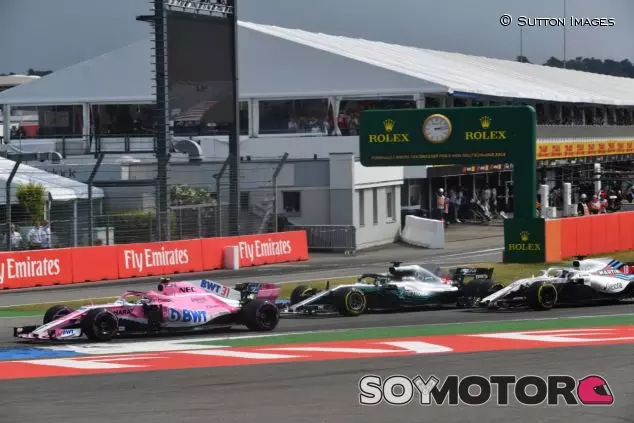 Esteban Ocon, Lewis Hamilton ndi Lance Stroll - SoyMotor.com