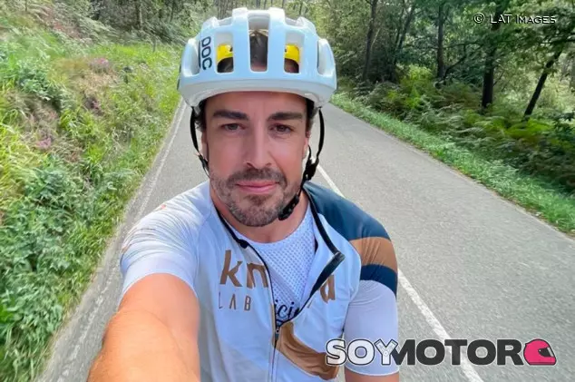 Alonso erken dat die fietsongeluk sy terugkeer beïnvloed het