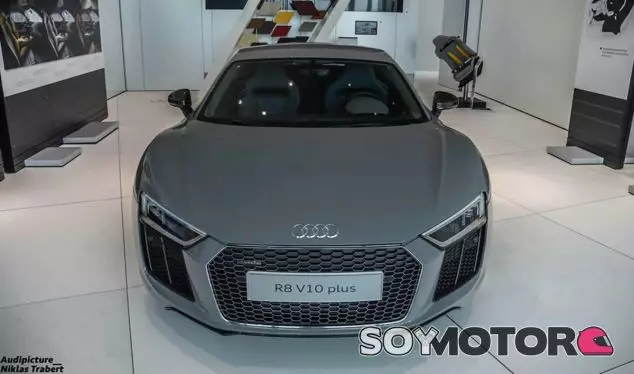 Ky Audi R8 nga Audi Exclusive luan me tonet gri dhe portokalli - SoyMotor