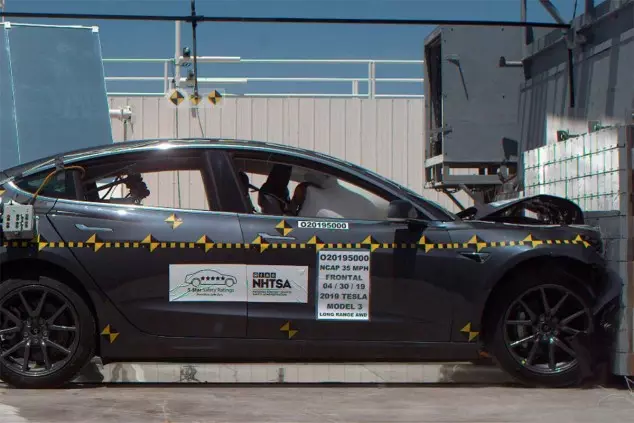 Crash-test del Tesla Model 3