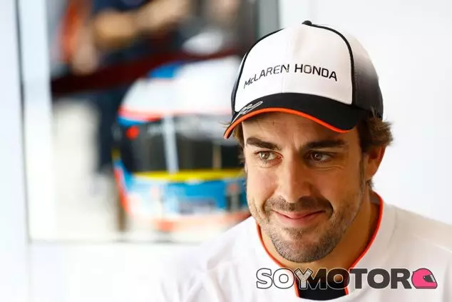 ھۆججەت رەسىمىدىكى Fernando Alonso - SoyMotor