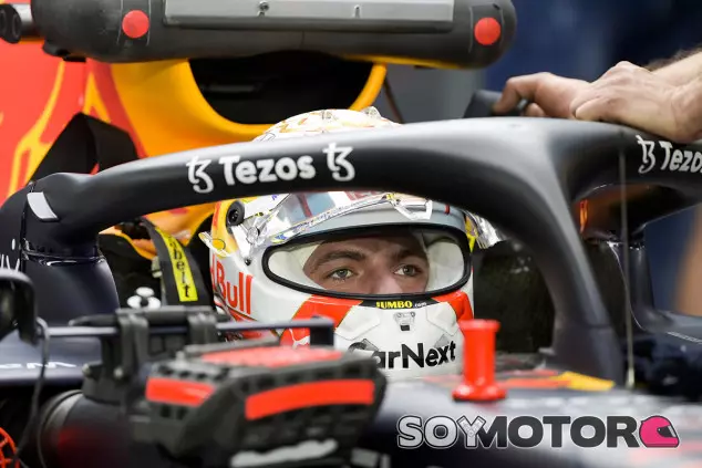 Max Verstappen en die Mercedes-masker