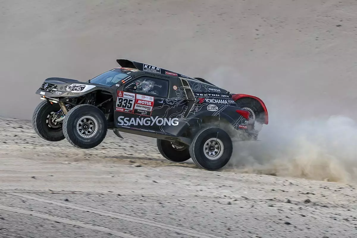 dakar19_e2_oscar_fuertes_1.jpg