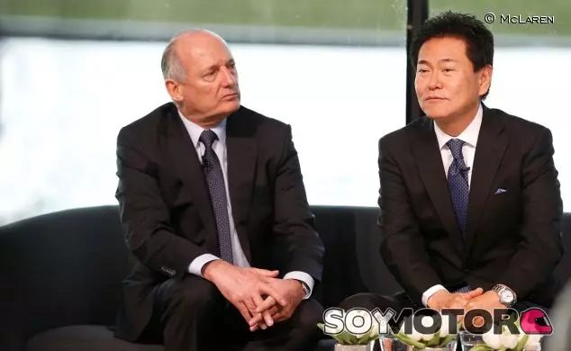 Ron Dennis and Arai-San during the McLaren presentation - LaF1