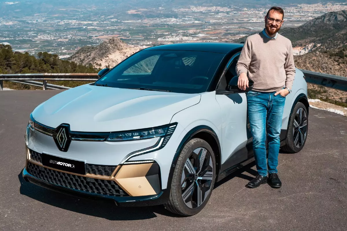 „Renault Megane E-Tech Electric 2022“: įžengėme į naują deimanto elektrinę erą