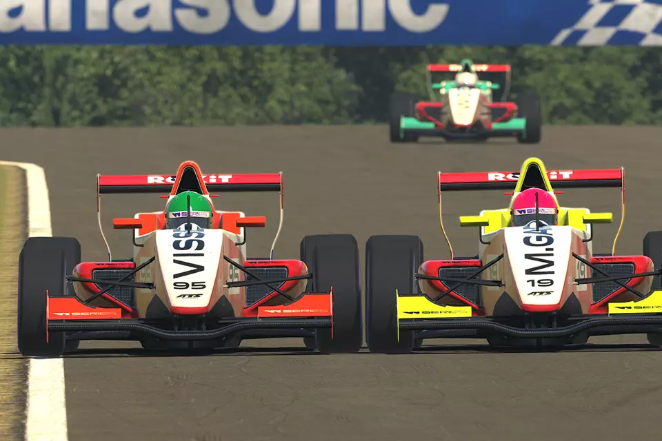 visser-marta-garcia-suzuka-overtaking-soymotor.jpg