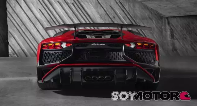 Gisaad sa Lamborghini ang usa ka hypercar sa ilawom sa Veneno - SoyMotor