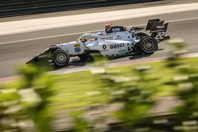 Pepe Martí overschrijdt 40 ronden op eerste dag van F3-test in Bahrein