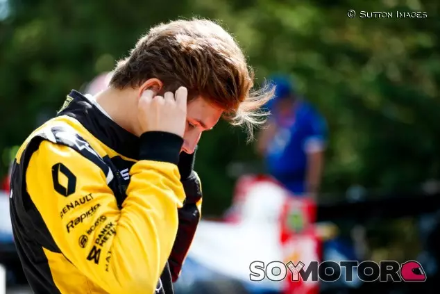 Christian Lundgaard geklee in die kleure van Renault