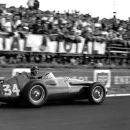 UJuan Manuel Fangio ngomhla wokuthatha umhlalaphantsi kwiReims 1958 - LaF1