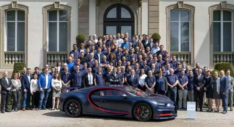 bugatti-chiron-unit100.jpg