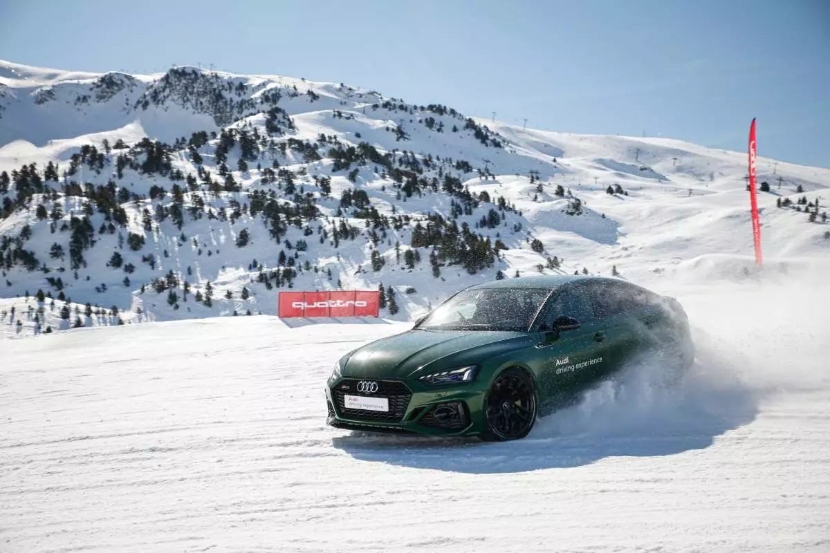 Skidding on snow with Audi in Baqueira-Beret