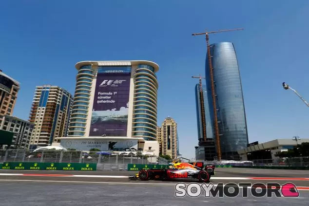 Max Verstappen hauv Baku - SoyMotor