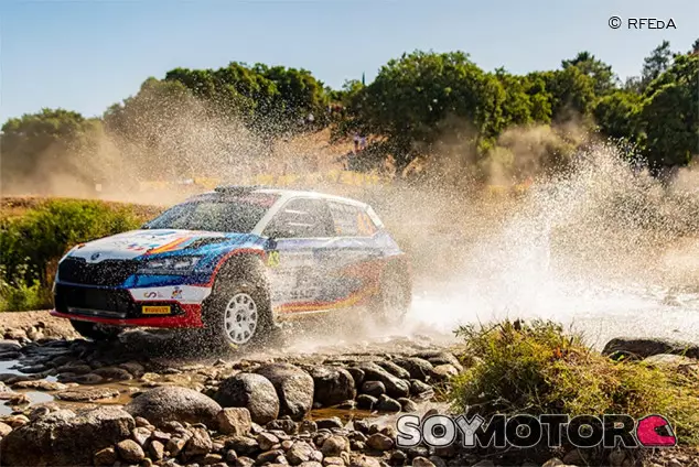 Pepe López kaj Jan Solans preterpasis la Rally of Italy-Sardinia kun brilaj koloroj.