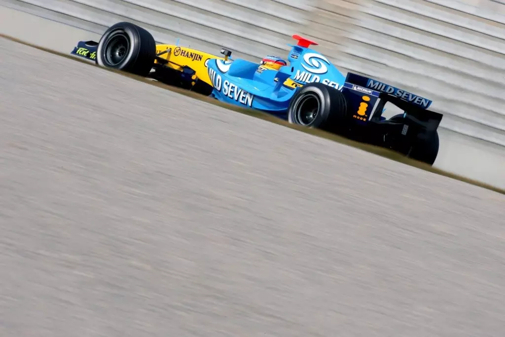 alonso_renault_2006_soymotor_3.jpg