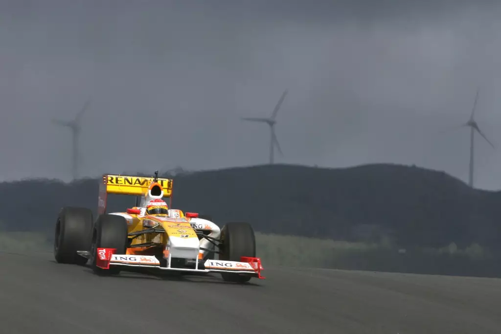 alonso_renault_2009_soymotor_1.jpg