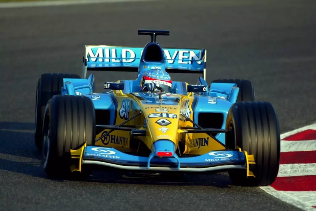 alonso_renault_2004_soymotor_2.jpg