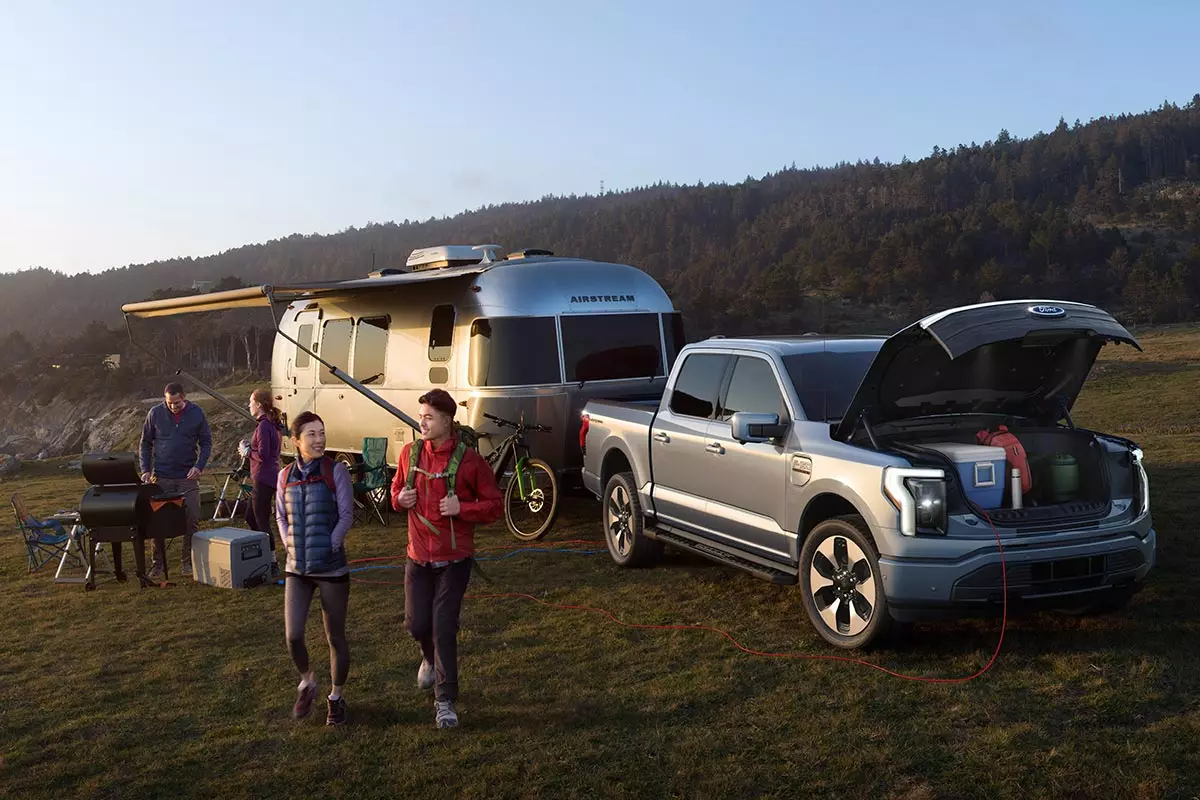 ford-f-150-lightning-2022-camping-soymotor.jpg