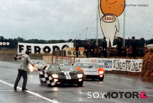 Ford GT40 1966 Le Mans 24 Hours qezenc dike.