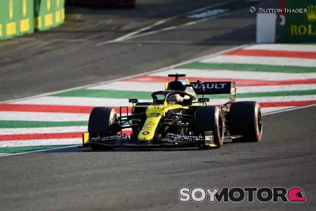 U-Ricciardo uphakamisa isifuba sakhe ngenqubekela phambili ye-Renault kumasekhethi alayisha kakhulu