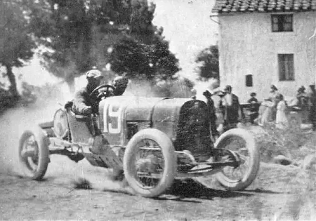 Tą dieną, kai Enzo Ferrari lenktyniavo Mugello... prieš 100 metų!