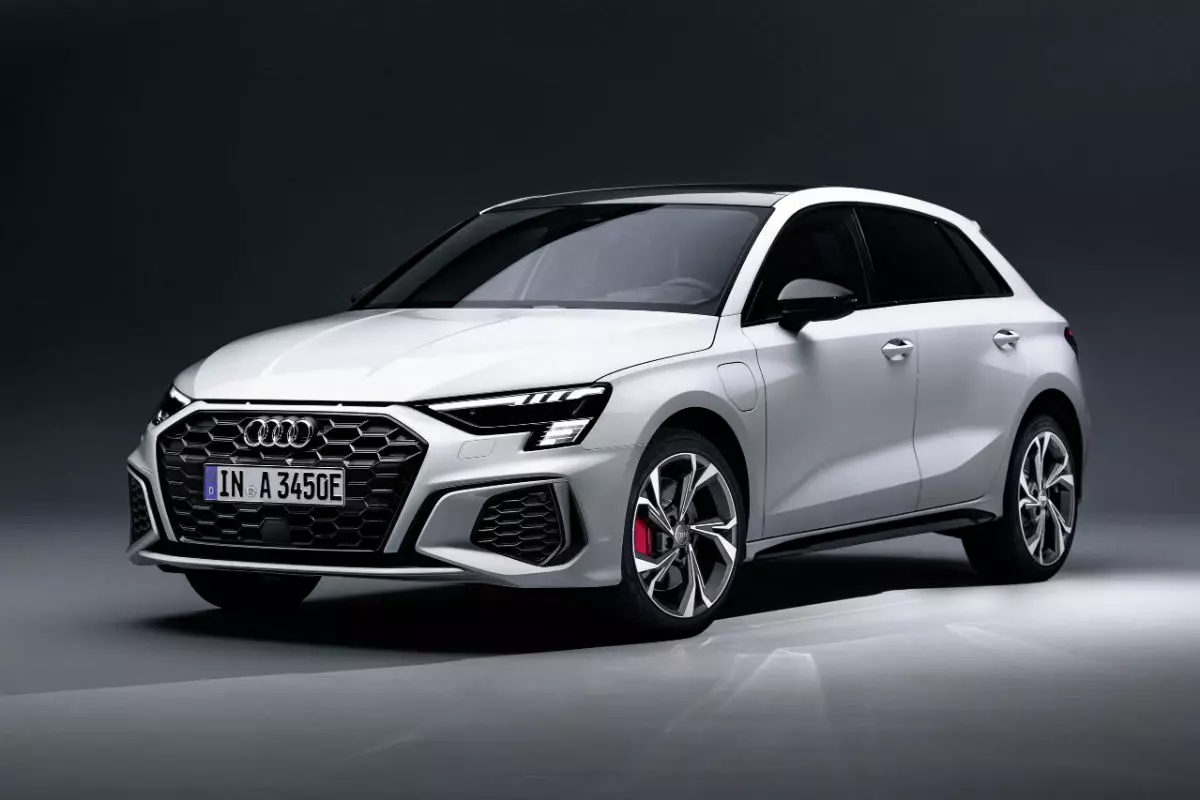 Audi A3 Sportback 2020: plug-in ikomeye cyane irashika