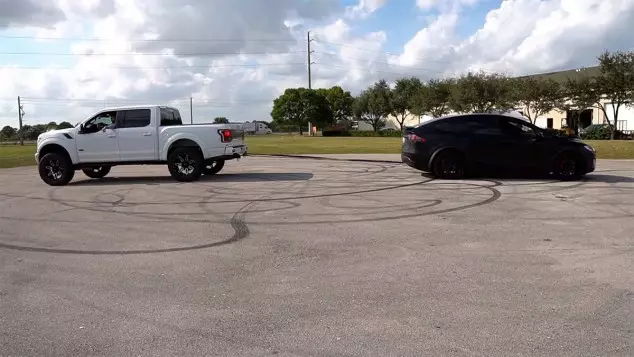 Ford F-150 กับ Tesla รุ่น X