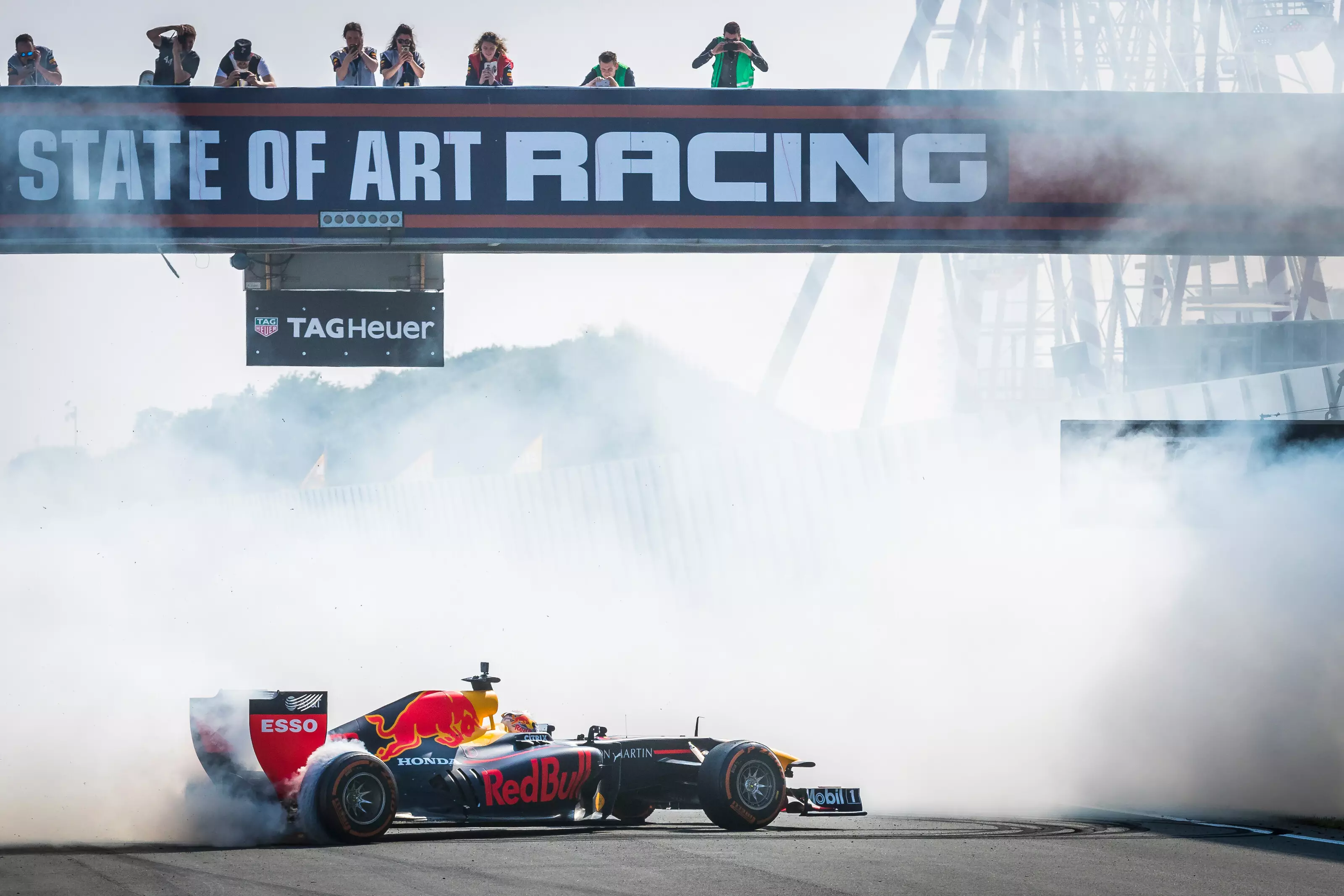 verstappen-zandvoort-donut-soymootr.jpg